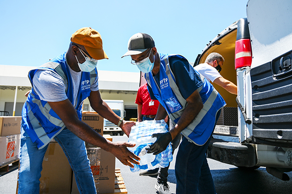 The Heart of Giving: 6 Added Benefits of Volunteering